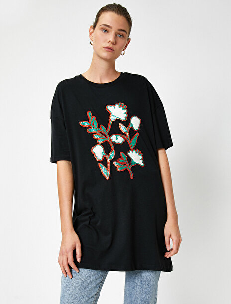 Koton Kadın Bisiklet Yaka Çiçek Desenli Pullu Tişört Koton Kadın Bisiklet Yaka Çiçek Desenli Pullu Tişört