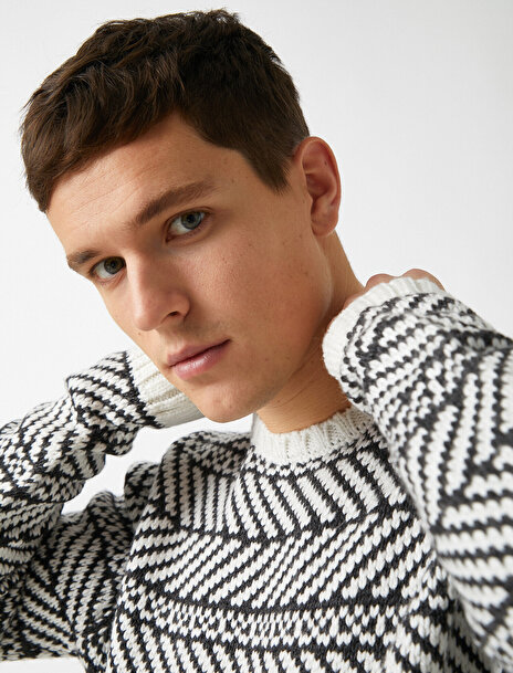 Koton Erkek Bisiklet Yaka Desenli Uzun Kollu Triko Kazak