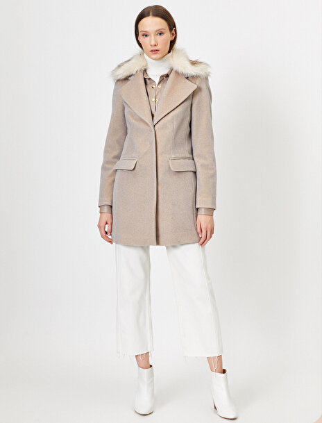 Koton Kadın YakasıSuni Kürklü Kaban