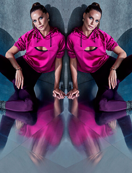 Koton Kadın Ebru Şallı Loves Koton Kapüşonlu Pencere Detaylı  Sweatshirt