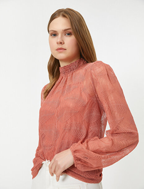 Koton Kadın Dantelli Dik Yaka Uzun Kollu Bluz