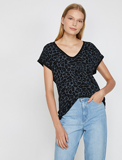 Koton Kadın Leopar Detaylı V Yaka Kısa Kollu Tişört