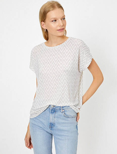 Koton Kadın Geometrik Desenli Bisiklet Yaka Standart Kalıp Tişört