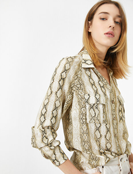 Koton Kadın Yılan Derisi Desenli Düğme Detaylı Bluz