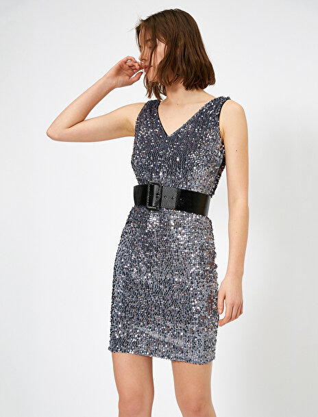 Koton Kadın Kadife Elbise Abiye Payetli V Yaka Kolsuz Sırt Detaylı Mini Koton Kadın Kadife Elbise Abiye Payetli V Yaka Kolsuz Sırt Detaylı Mini