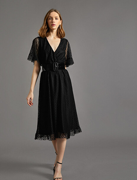 Koton Kadın Tül Desenli Fırfırlı Kruvaze Kısa Kollu Midi Boy Elbise Koton Kadın Tül Desenli Fırfırlı Kruvaze Kısa Kollu Midi Boy Elbise