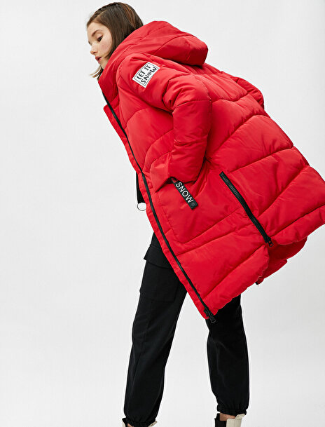 Koton Kadın Kapüşonlu Slogan Detaylı Uzun Şişme Mont