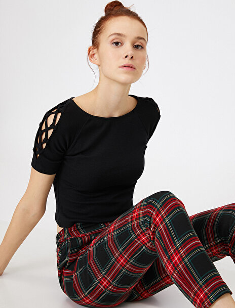 Koton Kadın Bisiklet Yaka Kolu Detaylı Kısa Kol Tişört