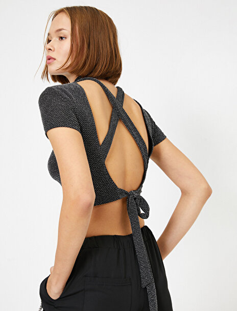 Koton Kadın Sırt Detaylı Parlak Kumaş Crop Bluz