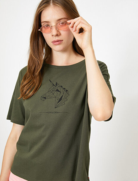 Koton Kadın Unicorn Baskılı Kısa Kollu T-Shirt Koton Kadın Unicorn Baskılı Kısa Kollu T-Shirt