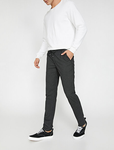 Koton Erkek Beli Bağlamalı Cep Detaylı Rahat Kesim Kareli Pantolon