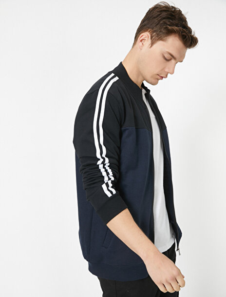 Koton Erkek Çizgili Cep Detaylı Sweatshirt