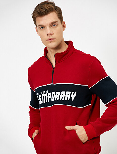 Koton Erkek Dik Yakalı Yarım Fermuarlı Renk Bloklu Yazılı Baskılı Sweatshirt