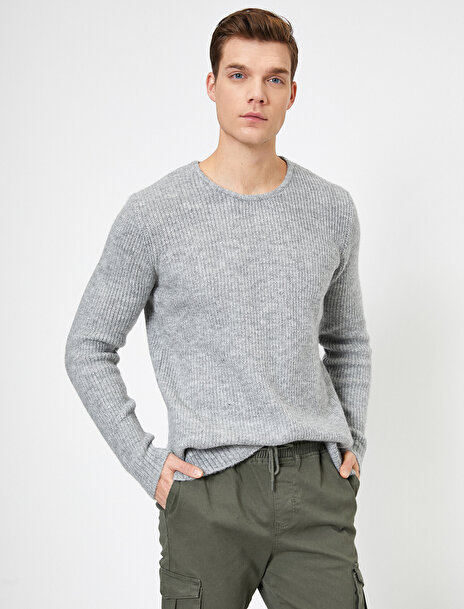 Koton Erkek Bisiklet Yaka Yumuşak Tuşeli Slim Fit Triko Kazak Koton Erkek Bisiklet Yaka Yumuşak Tuşeli Slim Fit Triko Kazak