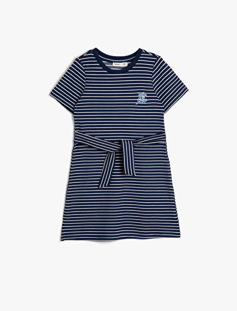 Koton Kız Çocuk Çizgili İşlemeli Belden Bağlamalı Kısa Kollu Orta Boy Elbise