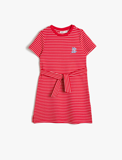 Koton Kız Çocuk Çizgili İşlemeli Belden Bağlamalı Kısa Kollu Orta Boy Elbise Koton Kız Çocuk Çizgili İşlemeli Belden Bağlamalı Kısa Kollu Orta Boy Elbise