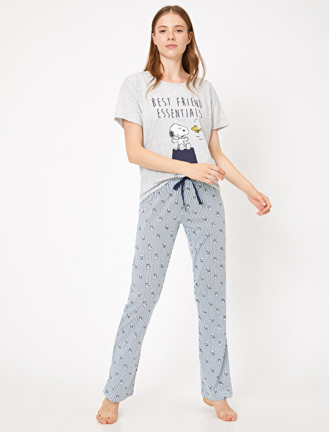 Koton Kadın Snoopy Lisanslı Yazılı Baskılı Pijama Takımı Koton Kadın Snoopy Lisanslı Yazılı Baskılı Pijama Takımı