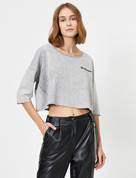 Koton Kadın Oyuk Yaka Yazı Baskılı Uzun Kollu Tişört Koton Kadın Oyuk Yaka Yazı Baskılı Uzun Kollu Tişört