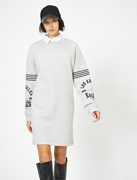 Koton Kadın Bisiklet Yaka Yazı Baskılı Uzun Kollu Sweatshirt