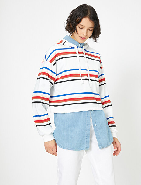 Koton Kadın Kapüşonlu Çizgi Basklı Kısa Sweatshirt Koton Kadın Kapüşonlu Çizgi Basklı Kısa Sweatshirt