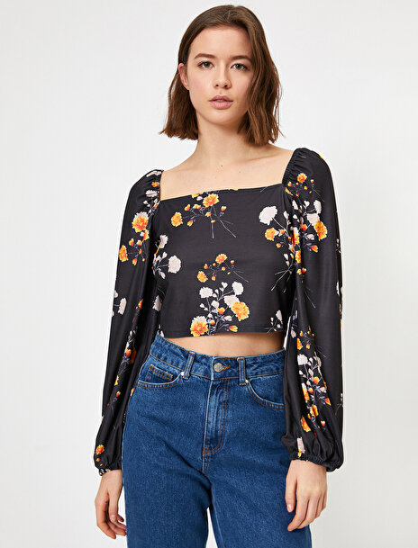 Koton Kadın Büyük Çiçek Basklı Kare Yaka Kısa Tişört Koton Kadın Büyük Çiçek Basklı Kare Yaka Kısa Tişört