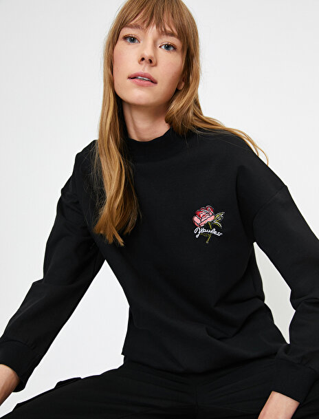Koton Kadın Yüksek Yaka Çiçek İşlemeli Uzun Kollu Sweatshirt Koton Kadın Yüksek Yaka Çiçek İşlemeli Uzun Kollu Sweatshirt