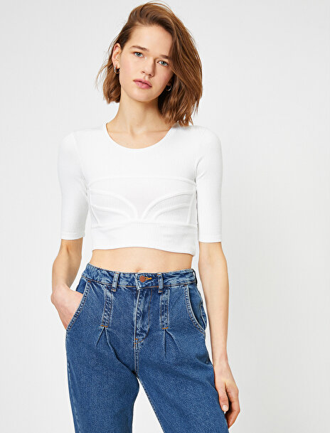 Koton Kadın Oyuk Yaka Ön Beden Biye Detaylı Kısa Tişört