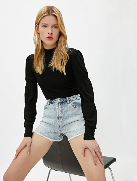 Koton Kadın Boğazlı Omuz Pili Detaylı Tişört