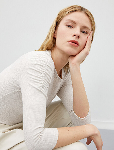 Koton Kadın Bisiklet Yaka Omuz Pili Detaylı Uzun Kollu Tişört