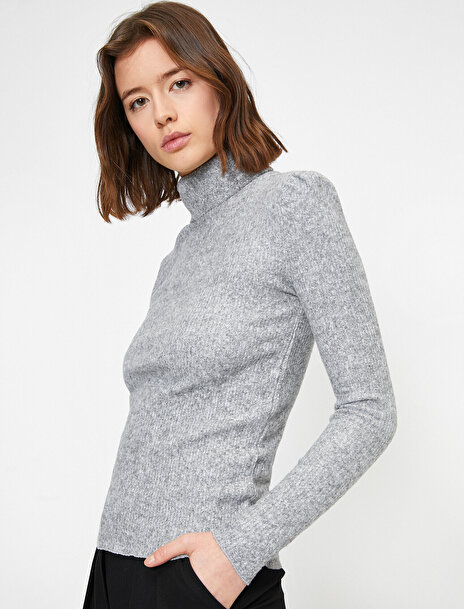 Koton Kadın Boğazlı Omuz Pili Detaylı Uzun Kollu Tişört