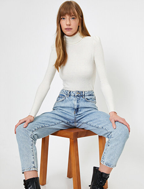 Koton Kadın Boğazlı Omuz Pili Detaylı Uzun Kollu Tişört