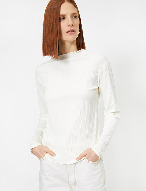 Koton Kadın Yüksek Yaka Şerit Detaylı Uzun Kollu Tişört Koton Kadın Yüksek Yaka Şerit Detaylı Uzun Kollu Tişört