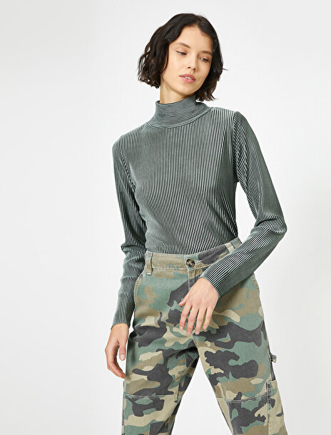 Koton Kadın Boğazlı Pili Detaylı Parlak Kadife Tişört