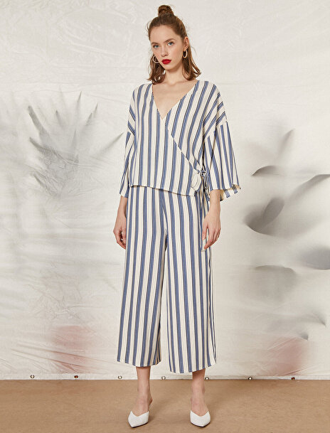 Koton Kadın Çizgili Kumaş Özellikli Kısa Paça Pantolon