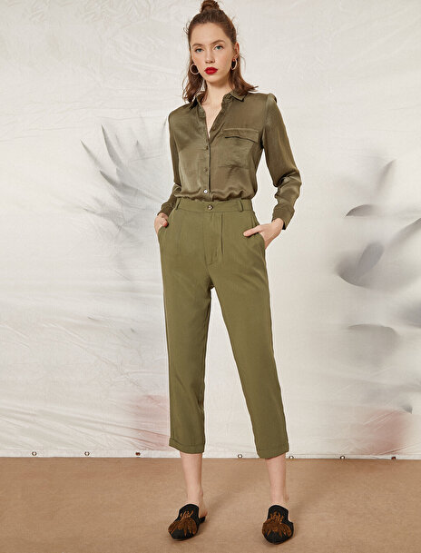 Koton Kadın Cepli Fermuarlı Kısa Paça Pantolon