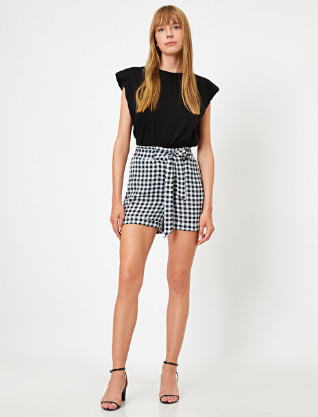 Koton Kadın Yüksek Bel Kareli Kemerli Şort