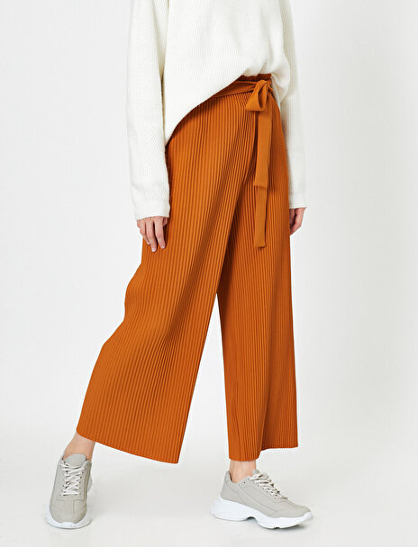 Koton Kadın Yüksek Bel Bağlamalı Kısa Paça Pantolon