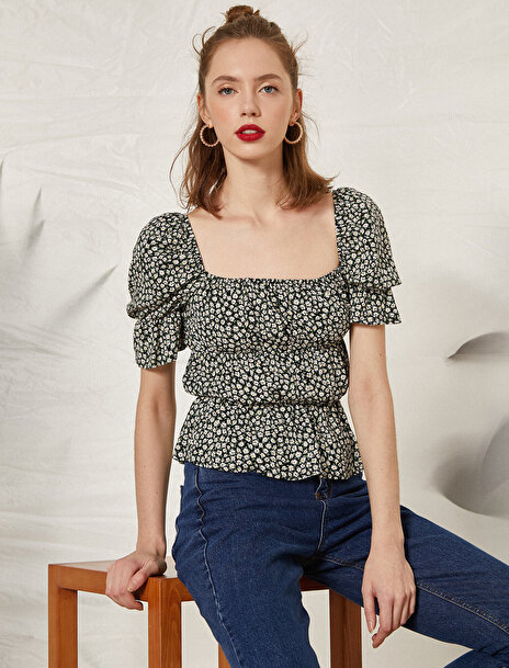Koton Kadın Lastik Detaylı Çiçekli Kare Yaka Fırfırlı Bluz