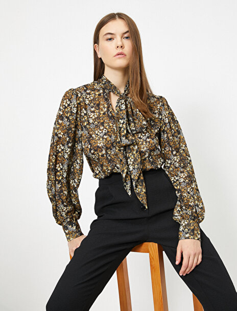 Koton Kadın Çiçek Basklı Bağcıklı Yaka Detaylı Uzun Kollu Bluz