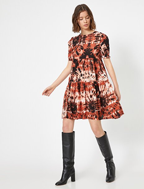 Koton Kadın Batik Desenli Katlı Elbise Koton Kadın Batik Desenli Katlı Elbise