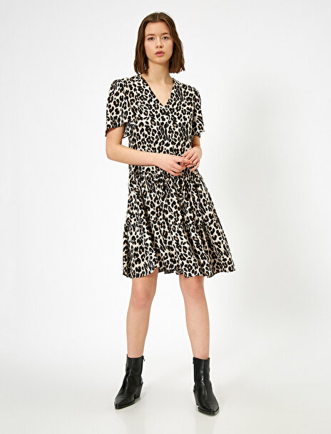 Koton Kadın V Yaka Leopar Desenli Pile Detaylı Mini Elbise Koton Kadın V Yaka Leopar Desenli Pile Detaylı Mini Elbise