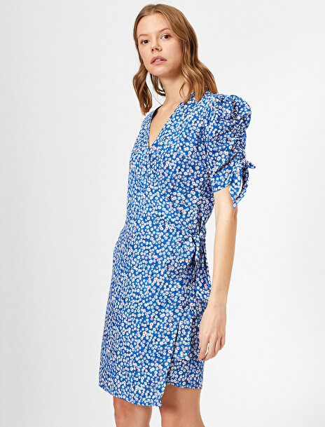 Koton Kadın V Yaka Kruvaze Çiçek Desenli Kol Bağlama Detaylı