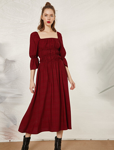 Koton Kadın Kare Yaka Kol Lastik Detaylı Ekoseli Midi Boy Elbise