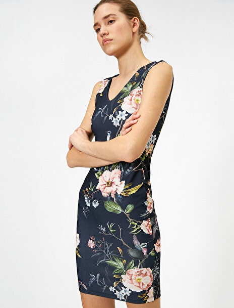 Koton Kadın Çiçek Desenli V Yaka Scuba Kısa Elbise