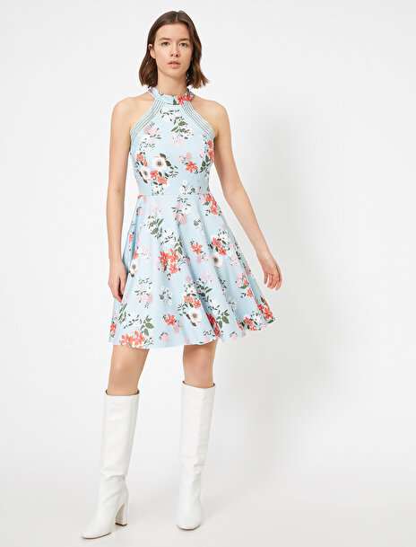 Koton Kadın Çiçek Desenli Halter Yaka Kısa Elbise Koton Kadın Çiçek Desenli Halter Yaka Kısa Elbise