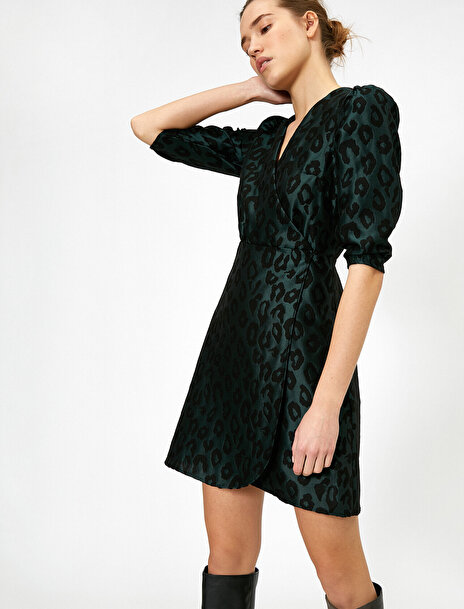 Koton Kadın V Yaka Kruvaze Leopar Desenli Kısa Kollu Mini Elbise