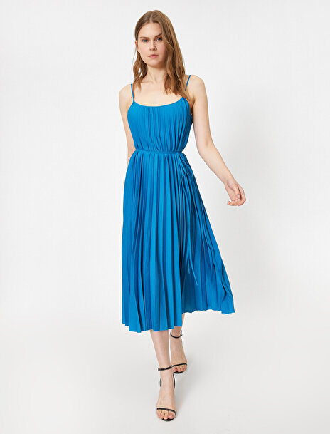 Koton Kadın Çiçek Desenli Askılı Kolsuz Pilili Midi Elbse Koton Kadın Çiçek Desenli Askılı Kolsuz Pilili Midi Elbse