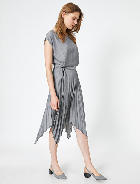 Koton Kadın Beli Bağlamalı Bisiklet Yaka Pilili Midi Elbise