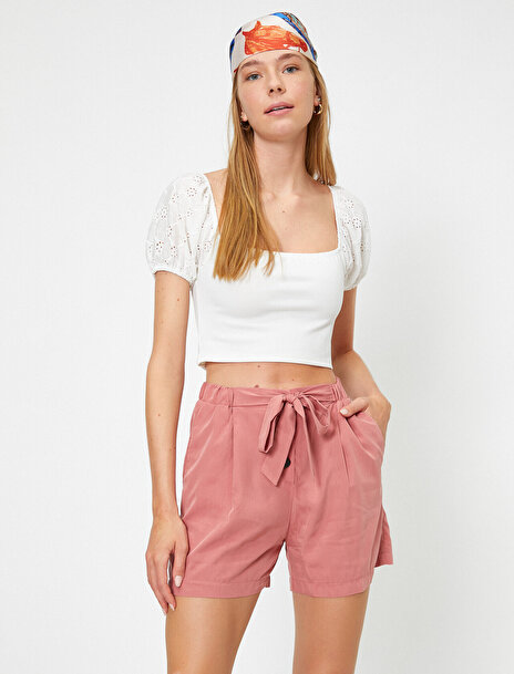 Koton Kadın Kemerli Pileli Düğmeli Şort