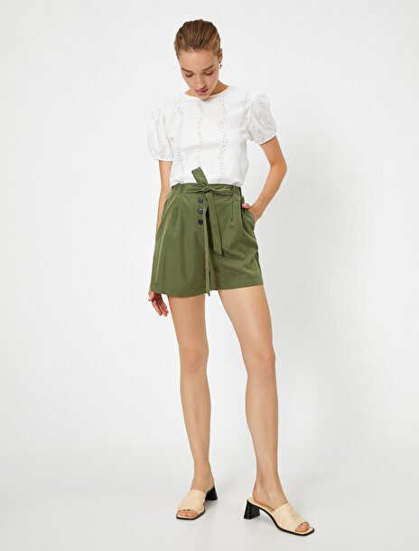 Koton Kadın Kemerli Pileli Düğmeli Şort